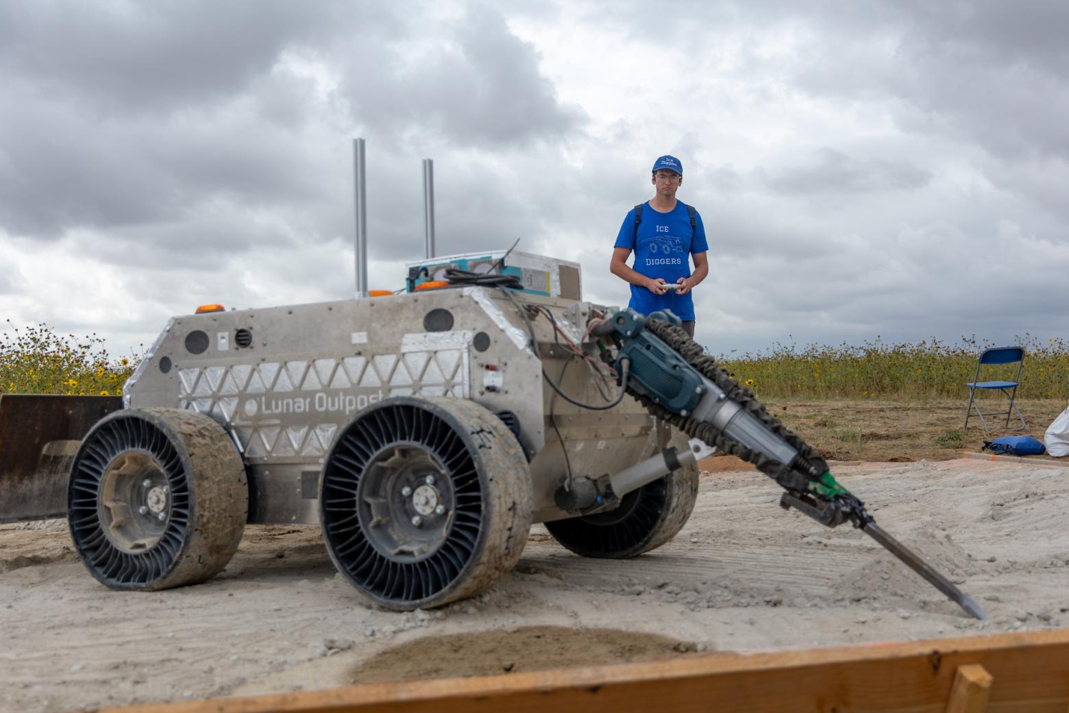 Mines, Lunar Outpost test lunar excavation rover in 15-day durability ...